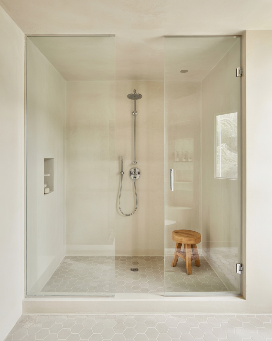 40 No Door Shower Ideas 2025 for Walk In Bathrooms Small Spaces Privacy ...